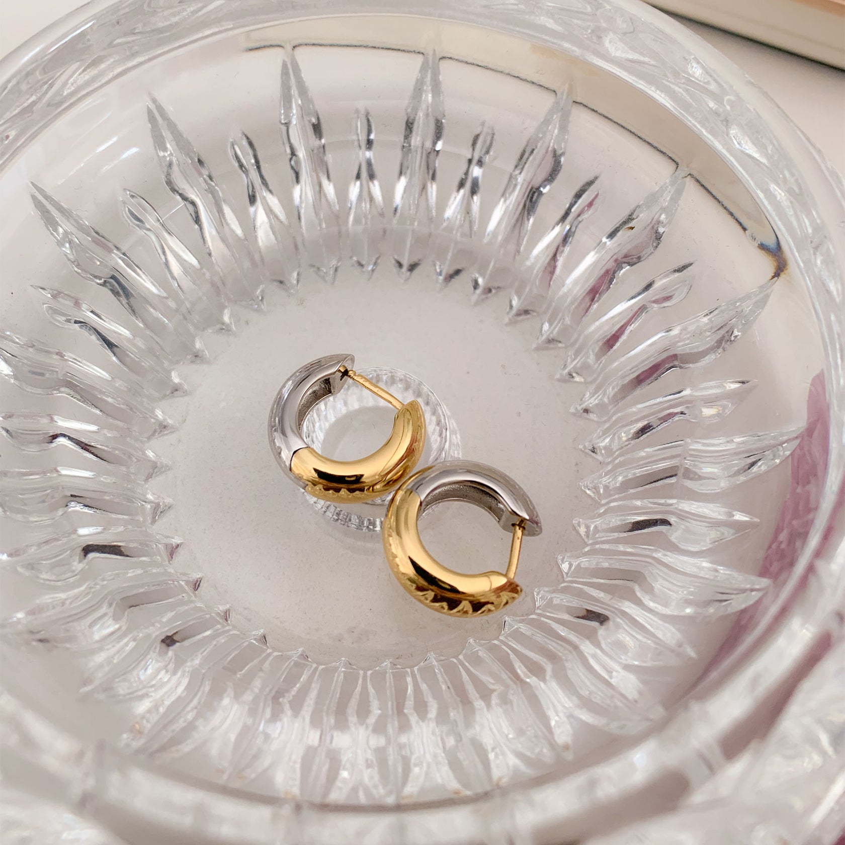 Small Bold Reversible Hoop Earrings | Hillberg & Berk